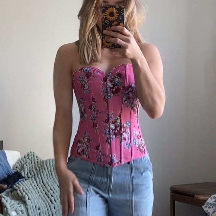 查看[@suzycable]在TikTok的带货数据表现、粉丝画像和联系方式-FastMoss