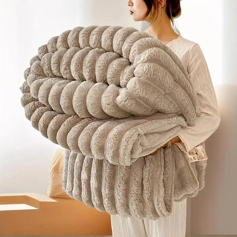 查看[Ultra-Soft Faux Fur Ribbed Fleece Throw – Plush Champagne Knitted ...