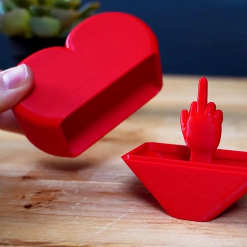 查看[1pc/2pcs Funny Valentine's Day Heart-Shaped Middle Finger Gift Box ...