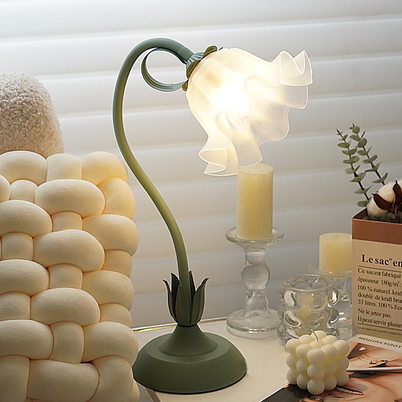 Flower Design Table Lamp, Plug and Play Modern Decorative LED Desk Lamp ...