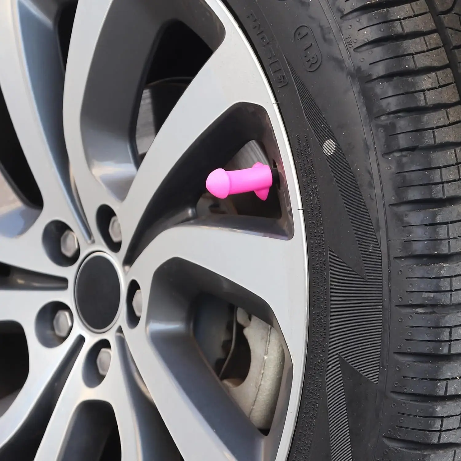 查看[Creative Funny Valve Stem Caps | Prank Tire Valve Decorations ...