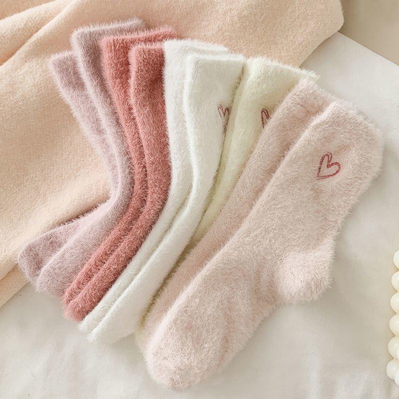 查看[VVZ Lovely Heart-Shaped Smooth Fluffy Mid-Calf Socks, Five pairs ...
