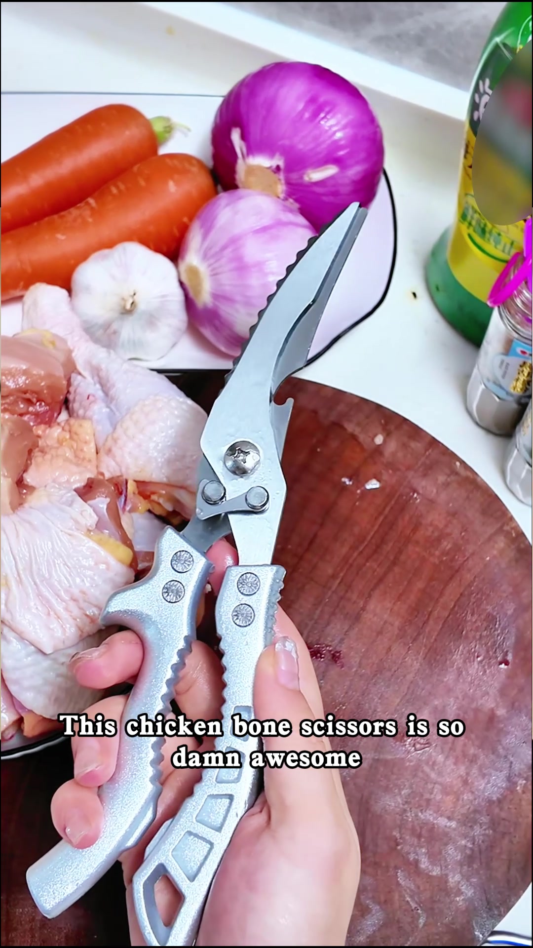 [@haogranty][This chicken bone scissors is so awesome!#scissors #homegoods #homehacks # ...