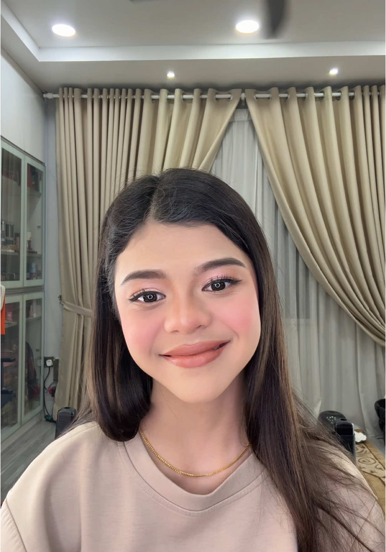 SAPA MAKEUP HANG ? muabellaz 🤣🤣 nak buat kening natural xmau ,nak ...
